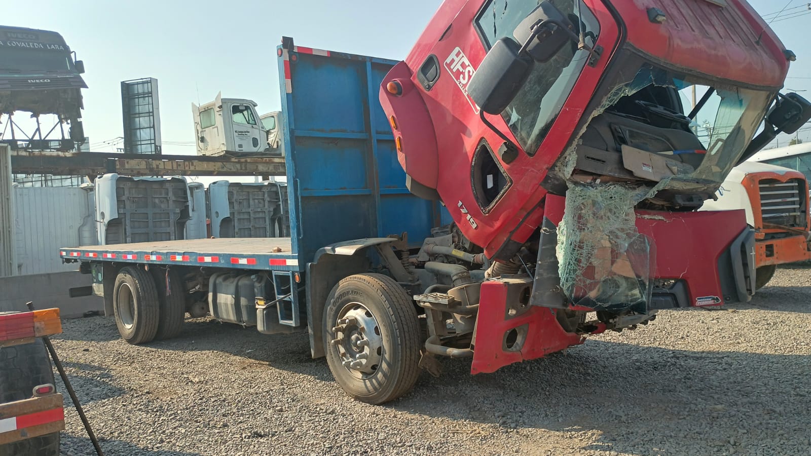 Desarmaduría San Pablo - SPOILER CAMIóN FORD CARGO 1719 USADO, En desarme.