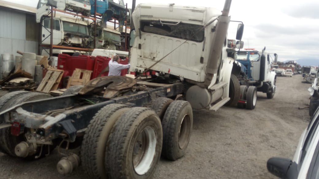 Desarmaduría San Pablo - FREIGHTLINER M2 , En desarme.