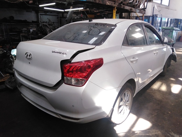 Desarmaduría San Pablo - HYUNDAI VERNA , En desarme.