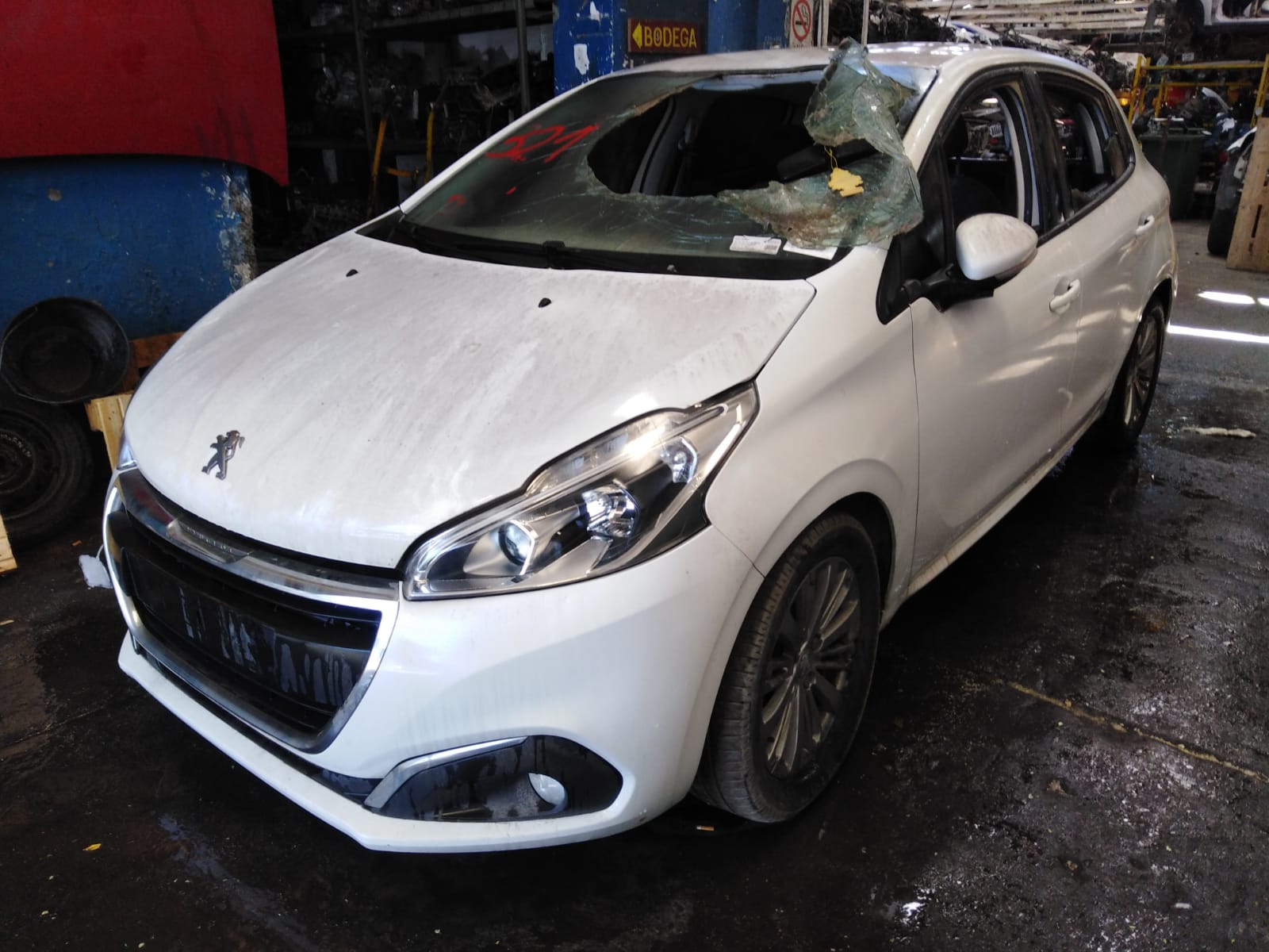Desarmaduría San Pablo - PEUGEOT 208 , En desarme.